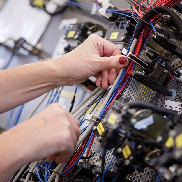 Fachbeitrag: Kabelkonfektion & Kabelbau – FDB Business | Industrie